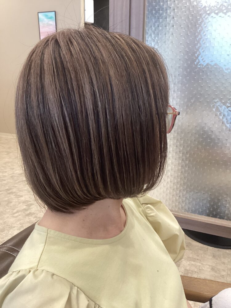 お洒落に白髪ぼかしハイライトカラー | 自然派コスメ&髪質改善美容室 福岡市東区箱崎のFlan hair